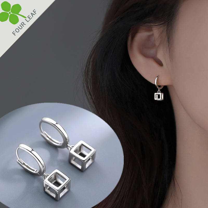 四角形 パンチング 耳飾り レディース 大人可愛い ファッション 上品 設計感 株式会社 Four Leaf 問屋・仕入れ・卸・卸売の専門【仕入れならNETSEA】