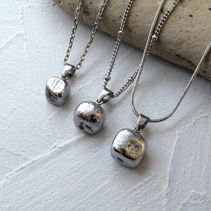 ギベオン ナミビア産 キューブ型 SUS316 金属アレルギー対応 ペンダント トップ 日本製 パーツワールド(partsworld) | 卸売・ 問屋・仕入れの専門サイト【NETSEA】