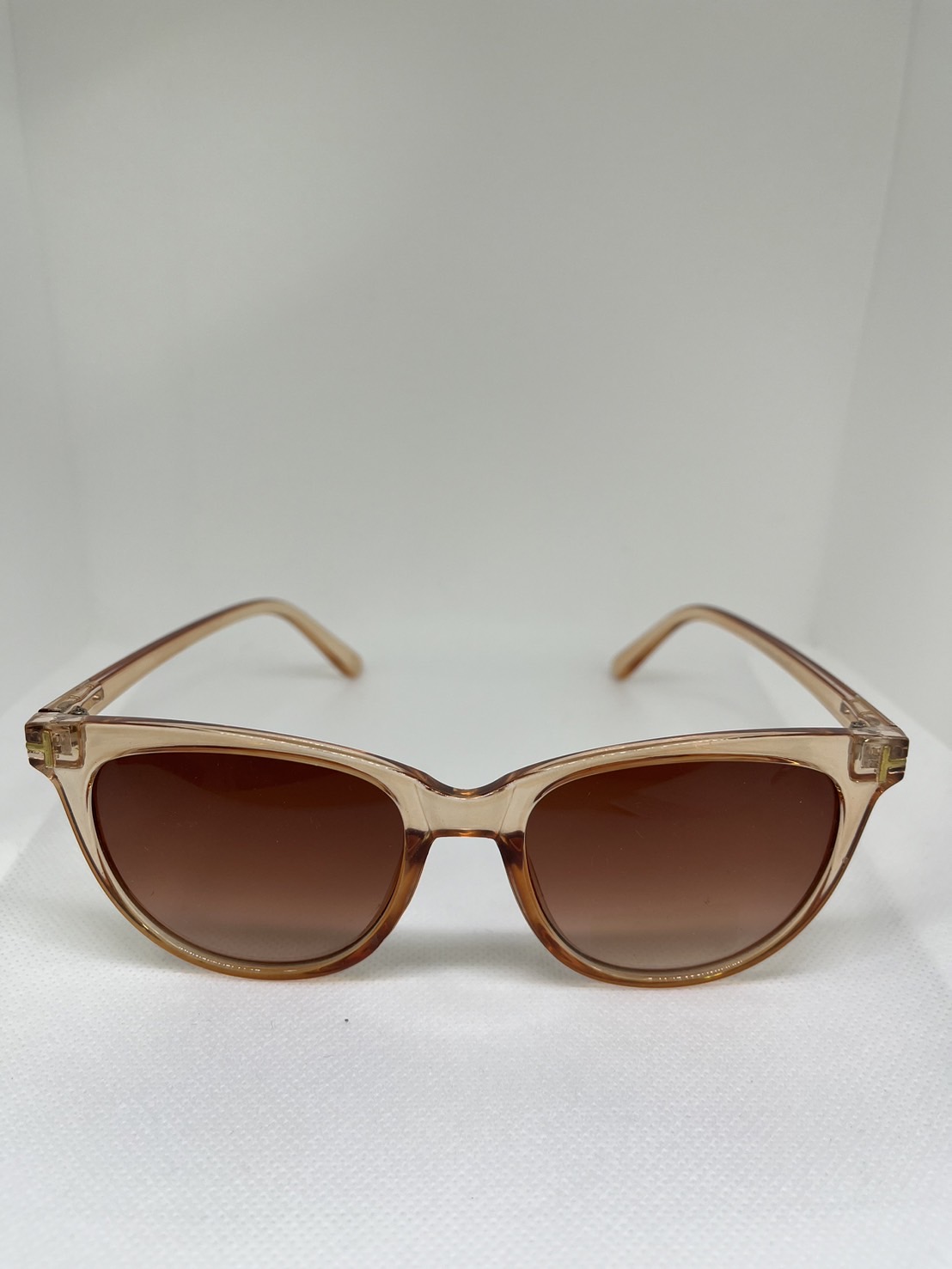 定番 シンプル サングラス，4シーズン大活躍！カジュアルもキレイめもOK | 卸売・ 問屋・仕入れの専門サイト【NETSEA】