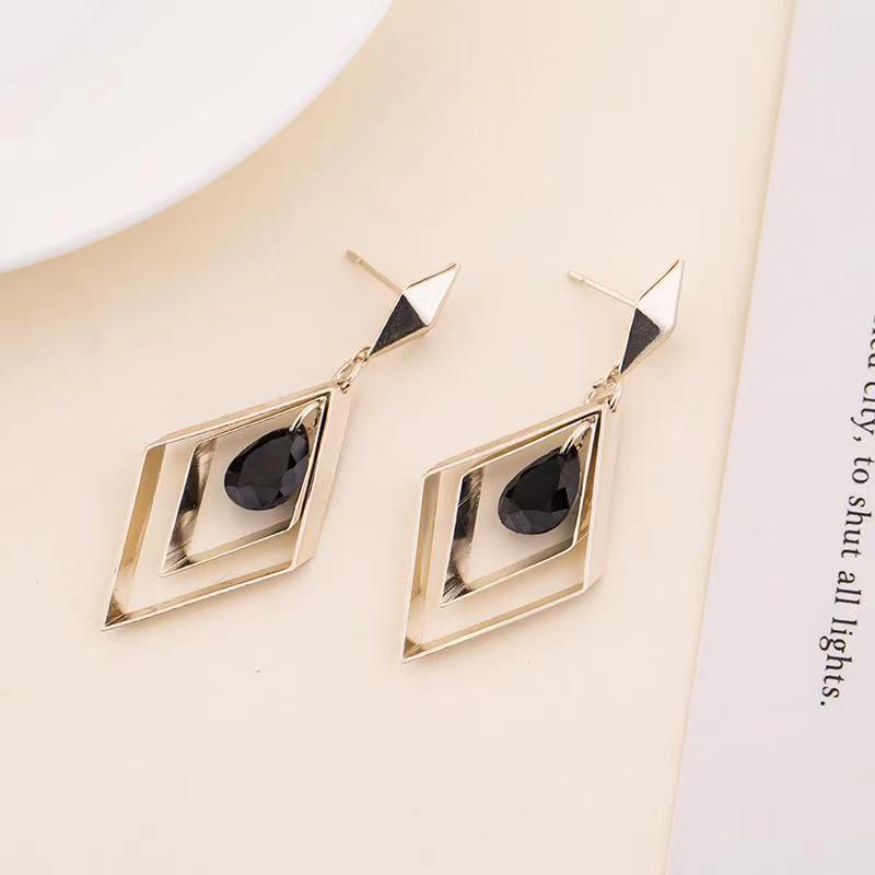 人気新作 耳飾り ピアス アクセサリー 人気ピアス 気質 オシャレ ロングタイプ Primo 問屋・仕入れ・卸・卸売の専門【仕入れならNETSEA】