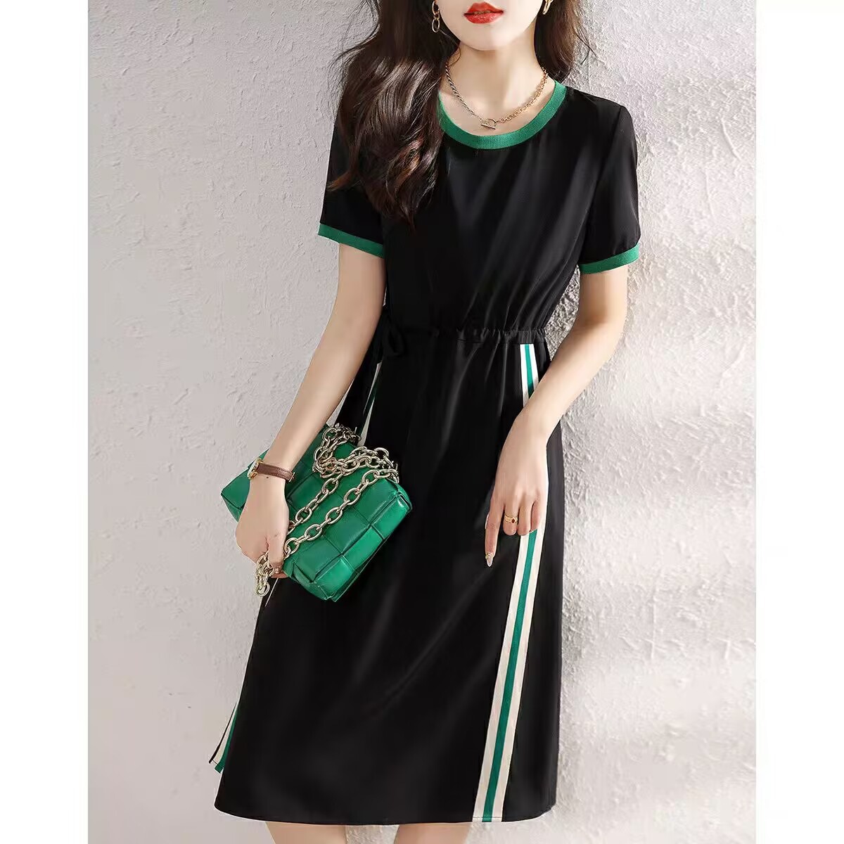 初回送料無料 春夏新作レディースファッション カジュアル Tシャツ風 着やせ 人気 ワンピース Sommy 株式会社 問屋・仕入れ・卸・卸売の専門【仕入れならNETSEA】