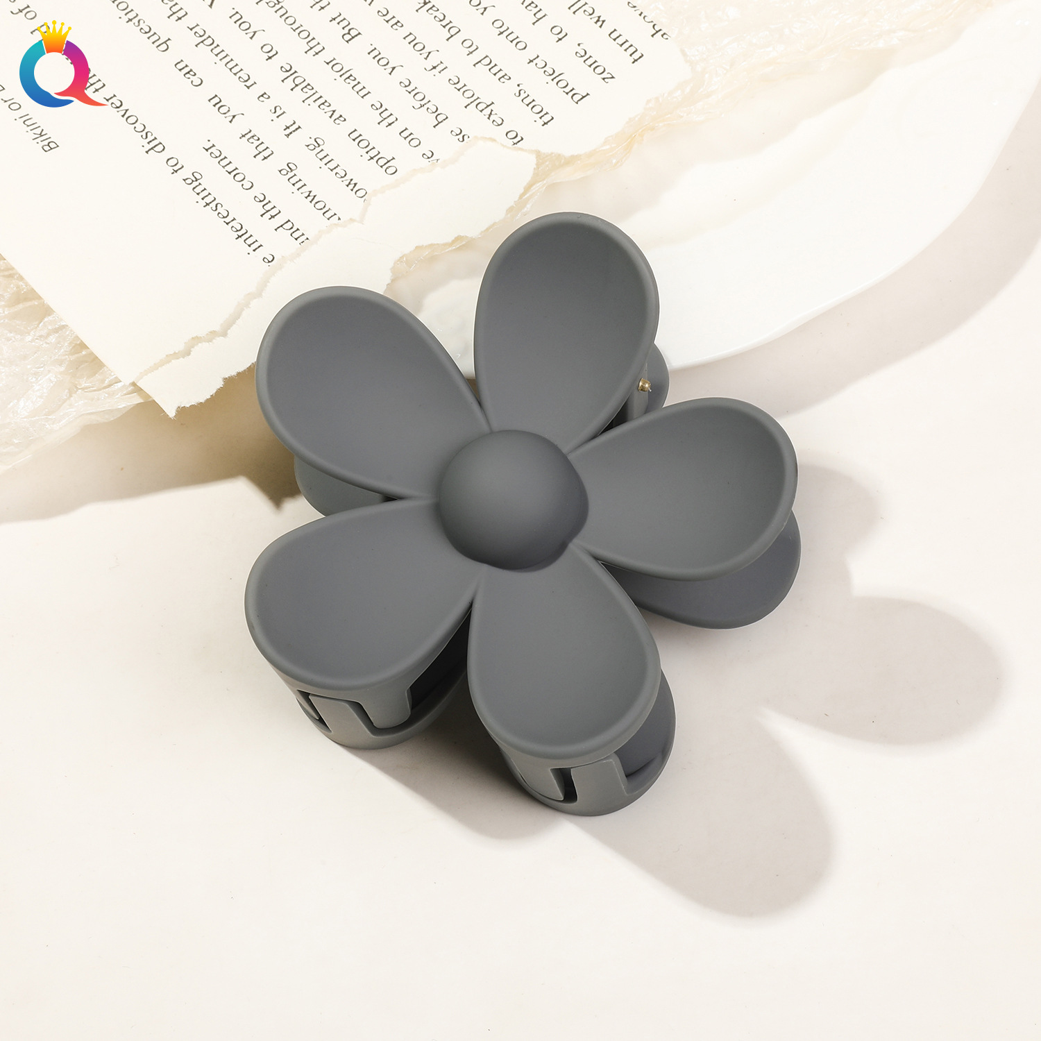 ABSラバーペイント大輪ヘアクリップ 7.5cm ブルーグレー | 卸売・ 問屋・仕入れの専門サイト【NETSEA】