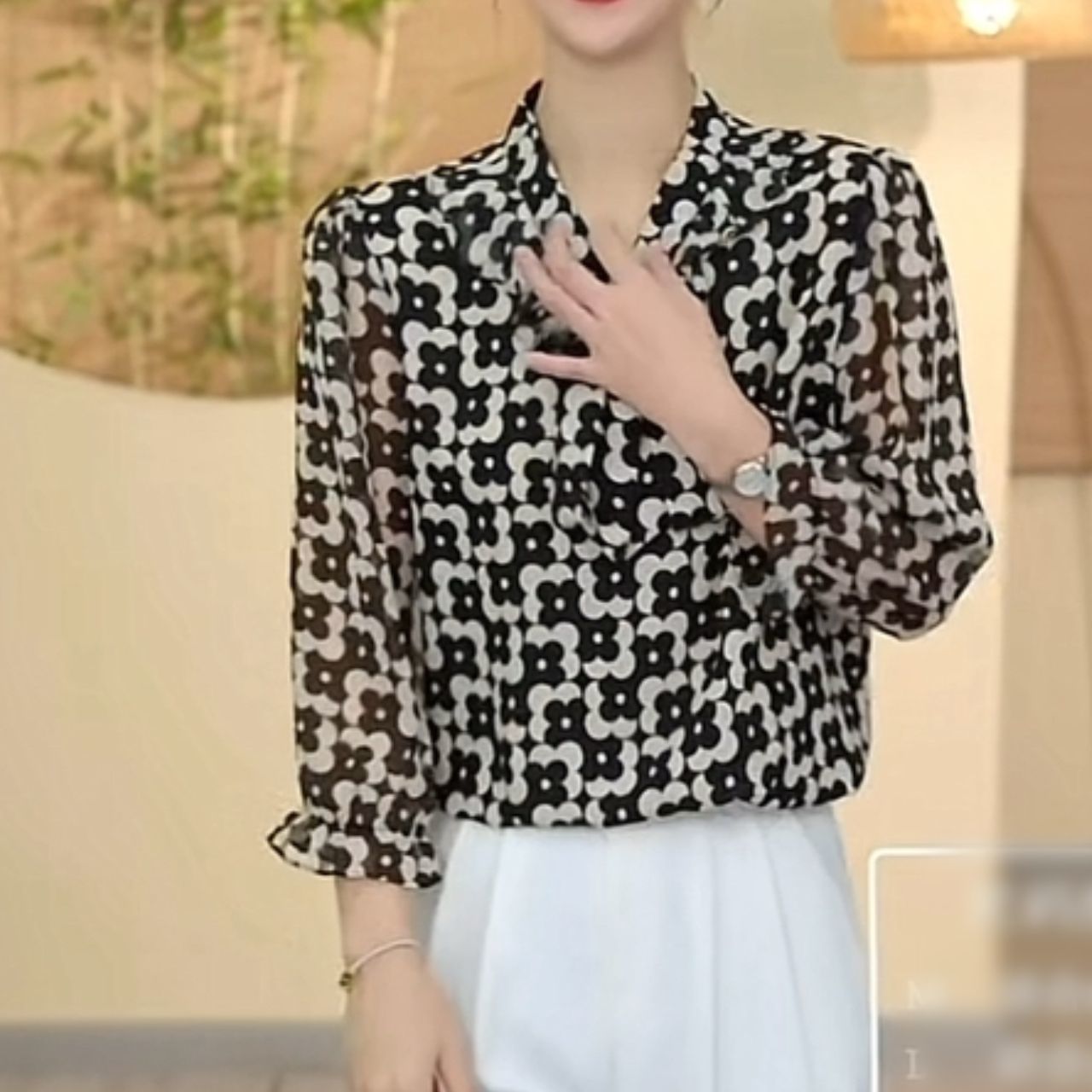 初回送料無料 夏新作ファッション レディース シャツ vネック プリント オシャレ トップス Sommy 株式会社 問屋・仕入れ・卸・卸売の専門【仕入れならNETSEA】