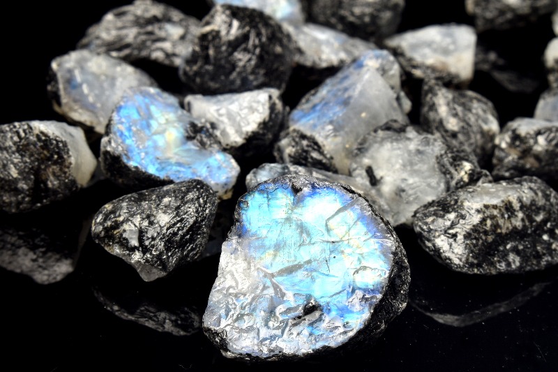 インド産 ブルームーンストーン 18-38x18-28x10-21mm 3個セット 原石 _CRG164-1【宅急便のみ】 | 卸売・ 問屋 ...