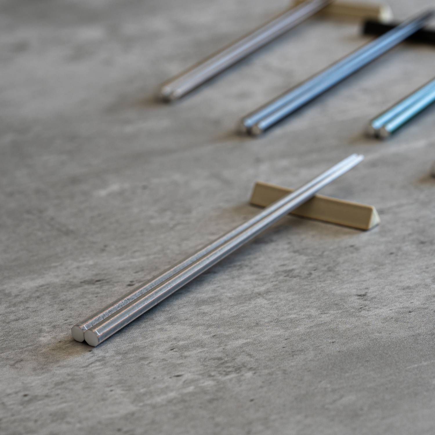 【抗菌・食洗】八角花なりカラーのお箸(22.5cm) グレー | 卸売・ 問屋・仕入れの専門サイト【NETSEA】