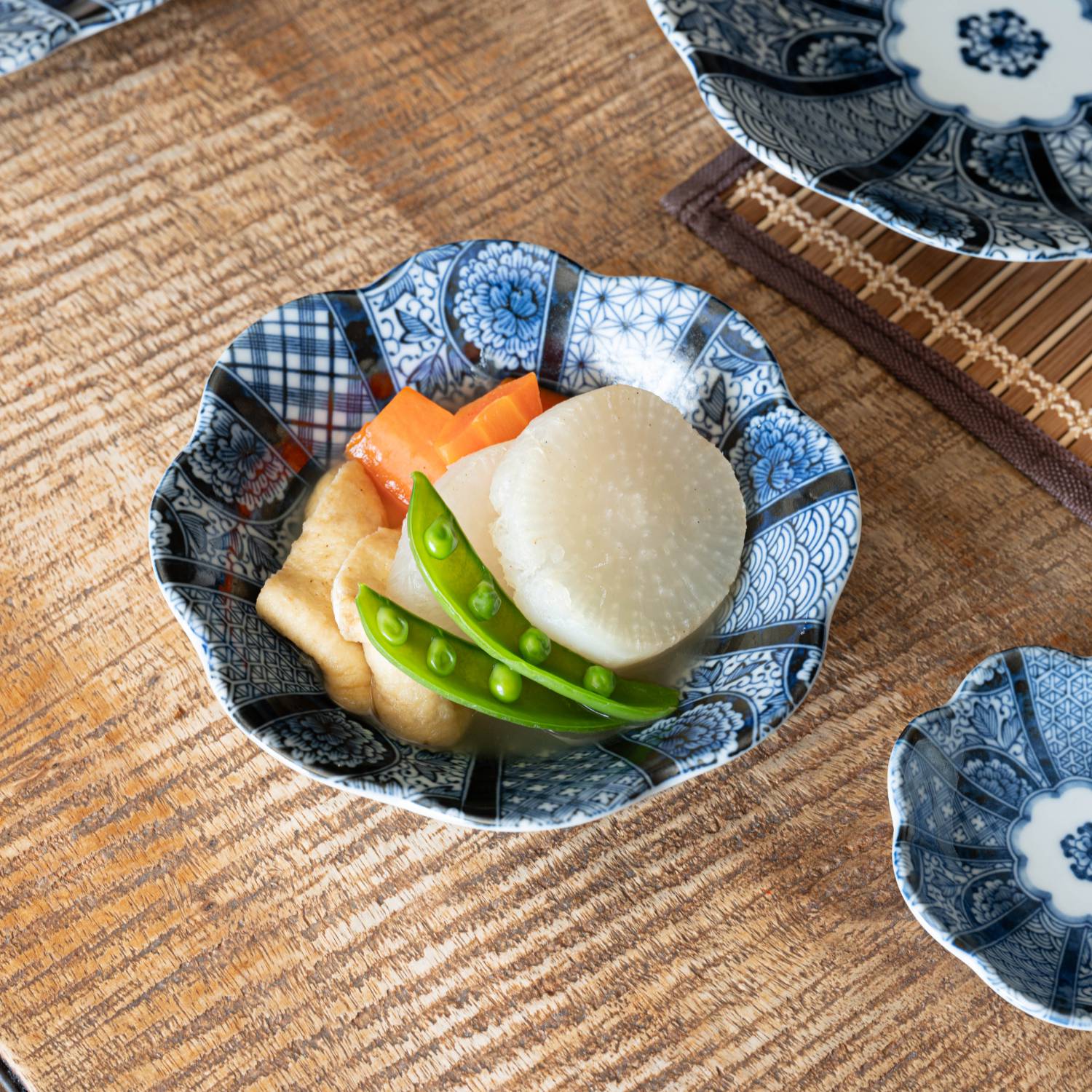 藍京花 16.8cm浅鉢[美濃焼] | 卸売・ 問屋・仕入れの専門サイト【NETSEA】