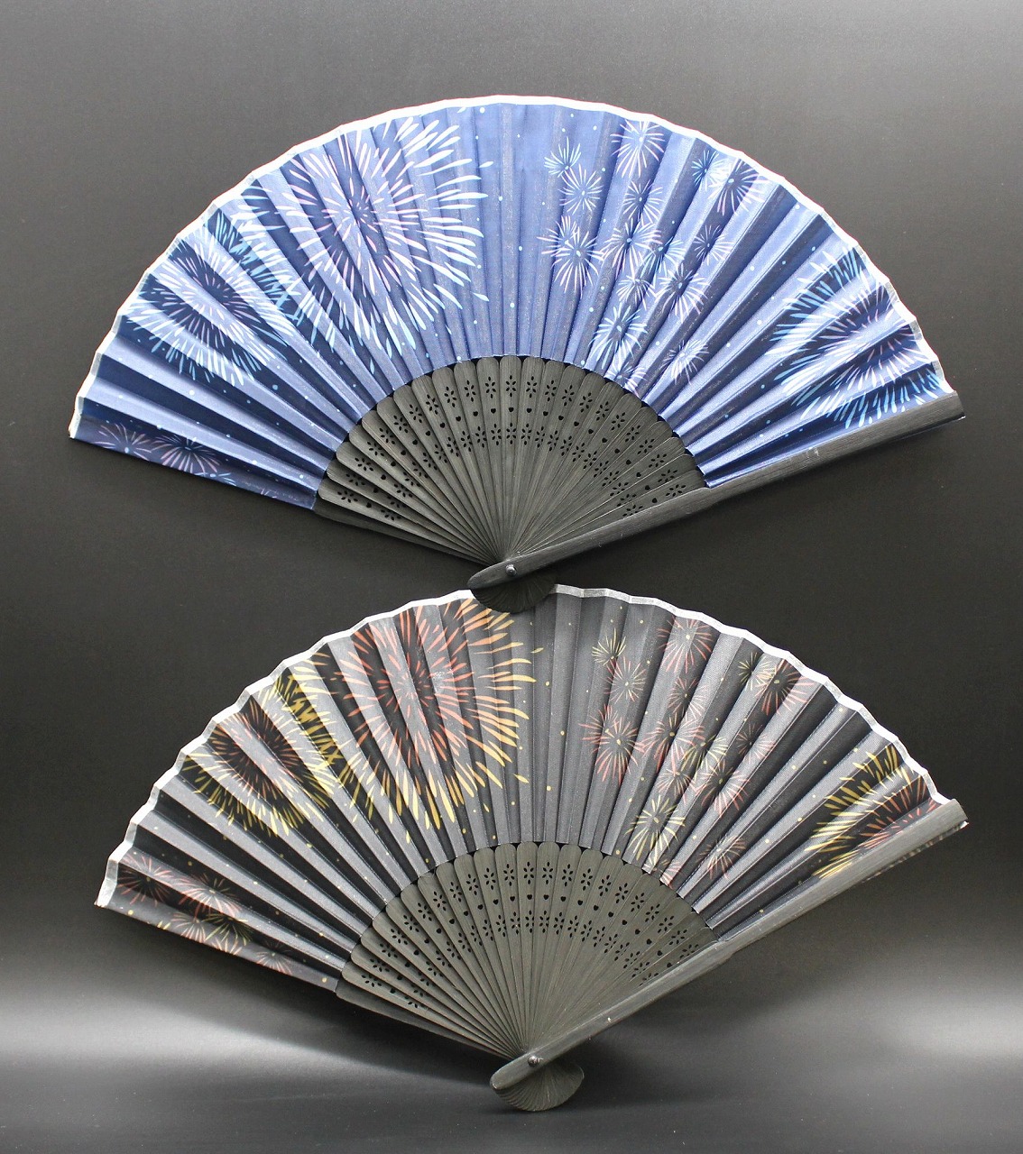 扇子 21cm 花火柄 【まとめ買い10点】 株式会社 ヤマニ物産 問屋・仕入れ・卸・卸売の専門【仕入れならNETSEA】