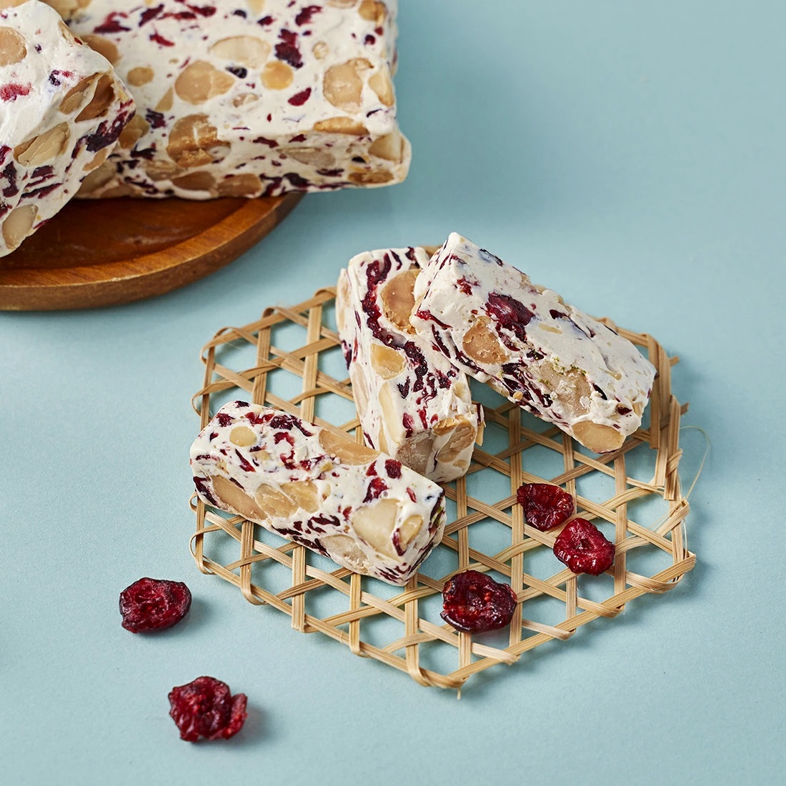 マカダミアナッツミルクヌガー クランベリー味 250g/ボックス | 卸売・ 問屋・仕入れの専門サイト【NETSEA】